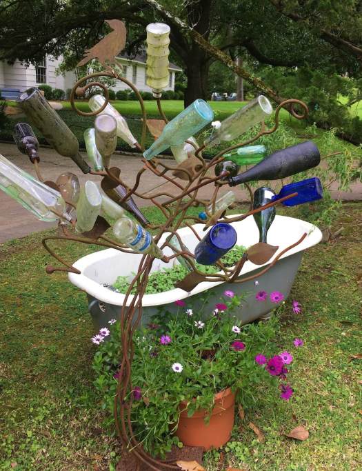 Bottle Trees of Fondren – Felder Rushing's Blog