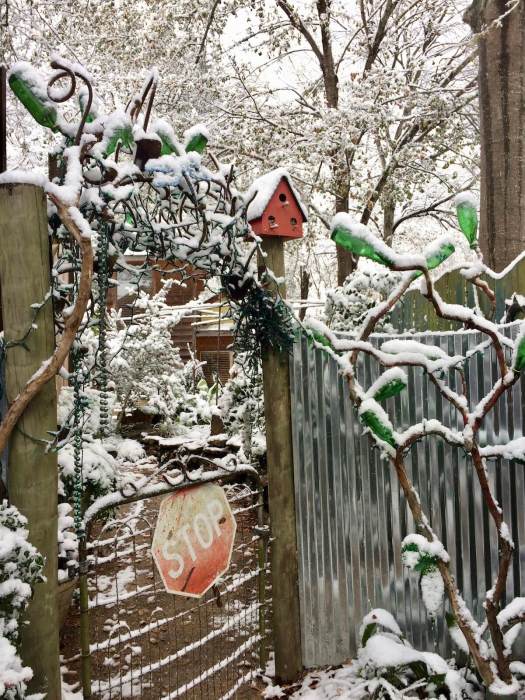 Bottle Trees and Glass Art in Felder’s Garden – Felder Rushing's Blog